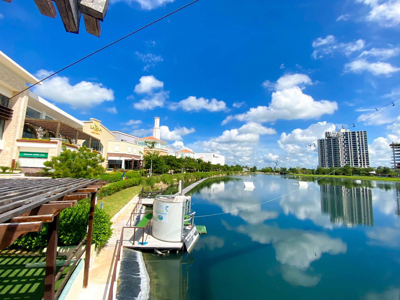 La Isla Mérida Malltertainment